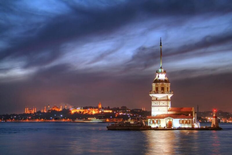 Istanbul: A short trip along the Bosphorus in the evening - A Detailed Look at the Bosphorus Evening Cruise