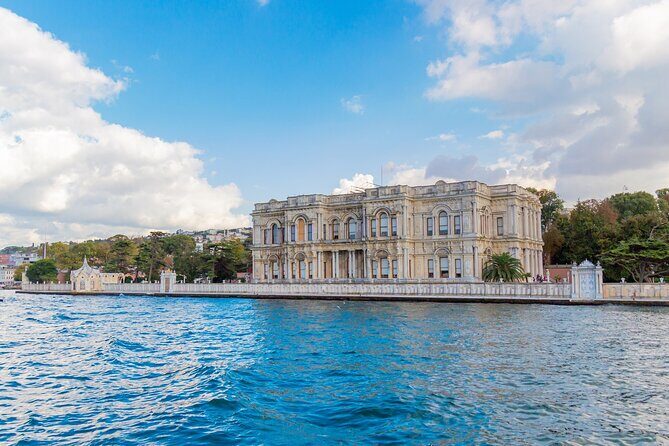 Istanbul Bosphorus Sightseeing Cruise with Audio Guide - An In-Depth Look at the Istanbul Bosphorus Sightseeing Cruise