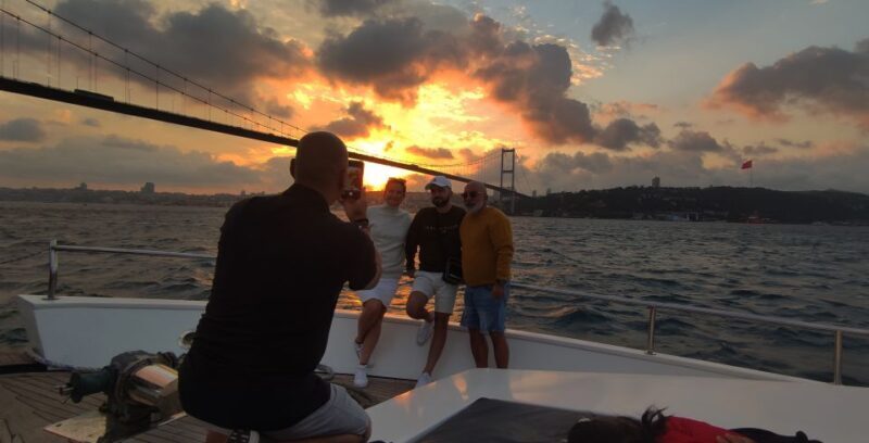 Istanbul: Bosphorus Sunset Cruise with Snacks and Wine - Key Points