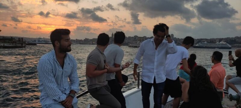 Istanbul: Bosphorus Sunset Cruise with Snacks and Wine - The Drinking and Snacking Experience