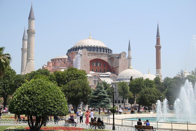 Istanbul Delights: A Journey Through Flavor and History - Summary