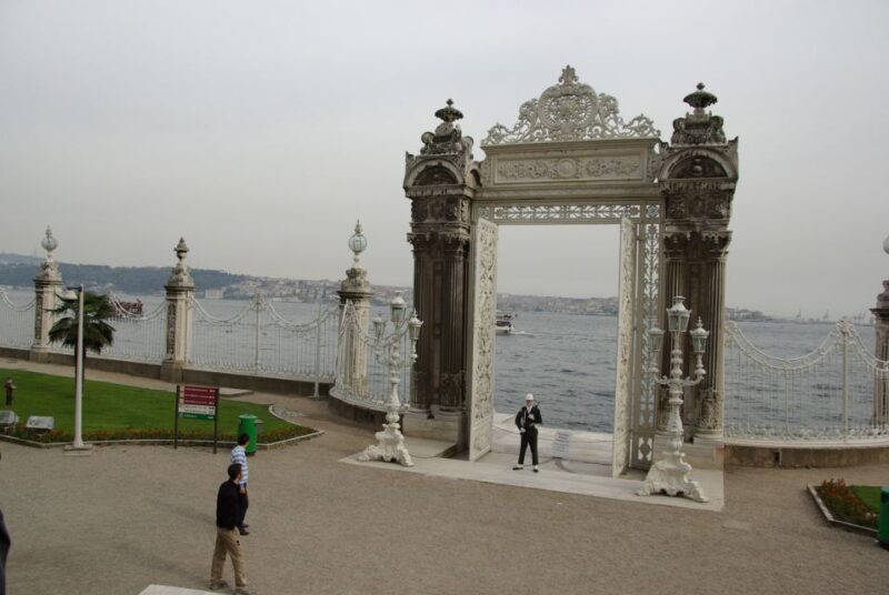 Istanbul: Dolmabahce Palace and Grand Bazaar Tour - Who Should Consider This Tour?