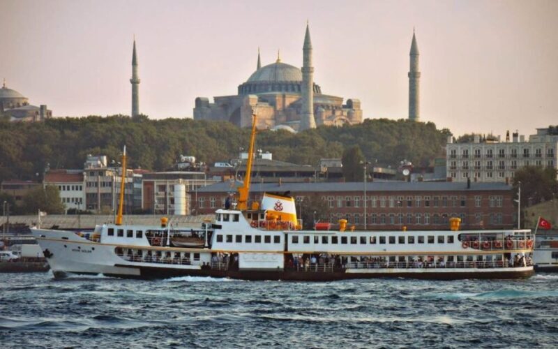 Istanbul: Full Day Princes Islands Guided Tour with Lunch - First Stop: Heybeliada