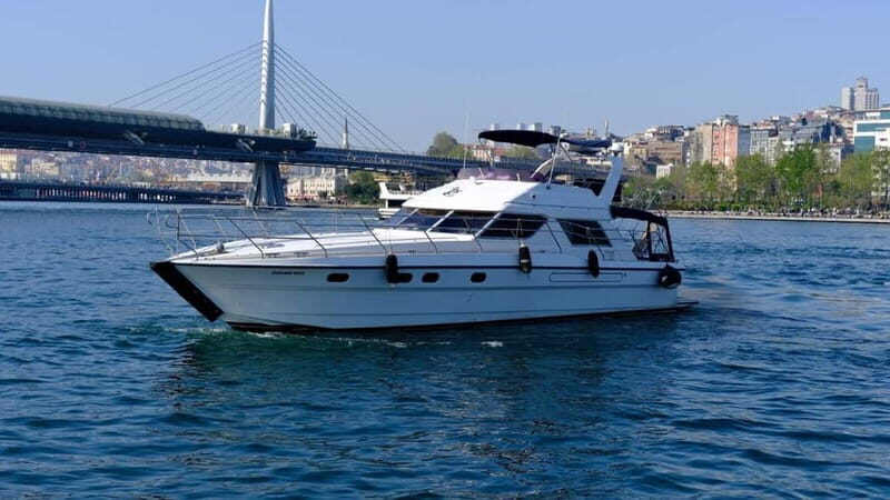 Istanbul: Luxury Yacht on Bosphorus - The Sights from the Water