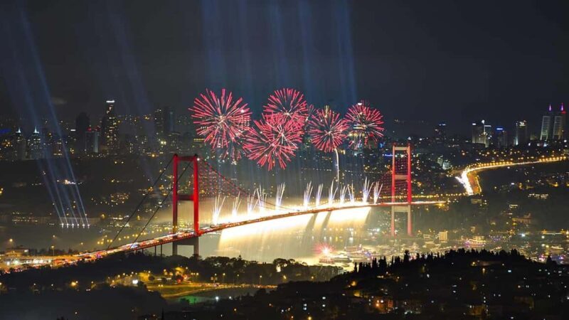 Istanbul: New Year's Eve Bosphorus Cruise with Fireworks - Navigating the Logistics