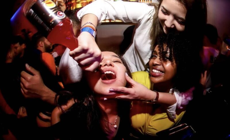 Istanbul: Party Pub Crawl with Party Bus - An In-Depth Look at the Istanbul Party Pub Crawl