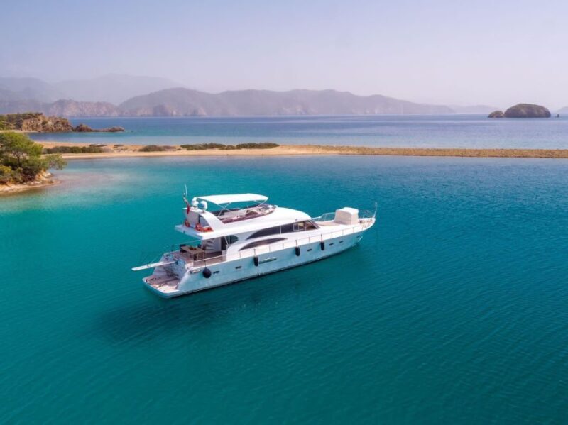 Istanbul: Private Bosphorus Tour on Luxury Yacht w/transfer - Why This Tour Excels: A Practical Overview