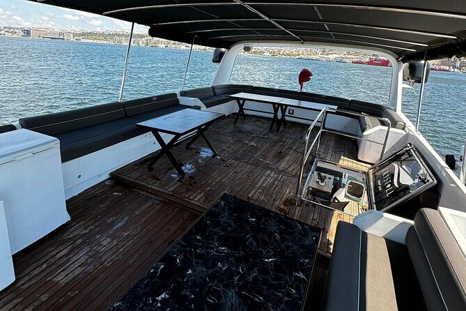 Istanbul Private Luxury Yacht on Bosphorus 25 Meter 82 Feet - Price and Value