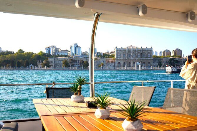 Istanbul Private Luxury Yacht on Bosphorus 25 Meter 82 Feet - FAQ