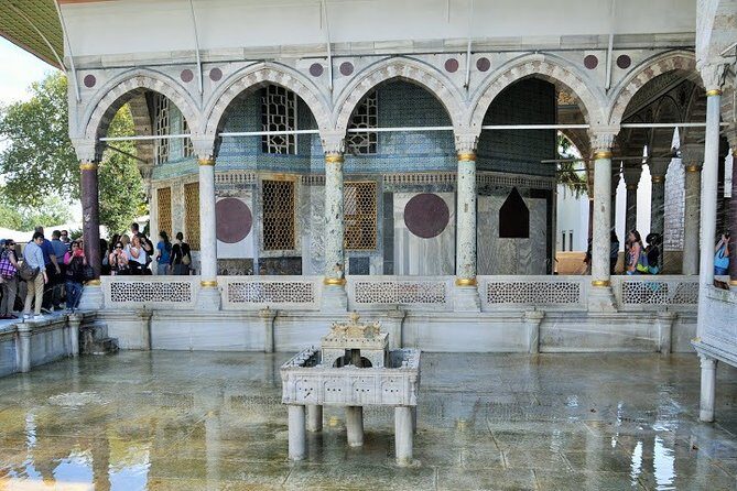Istanbul: Private Tour Topkapi Palace and Harem - Visiting the Harem