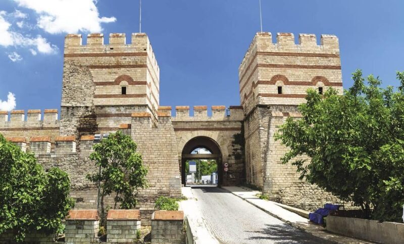 Istanbul Revealed: Historic Pathways and Bosphorus Serenity - What Really Makes It Valuable