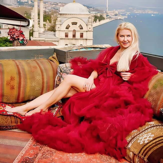Istanbul: Rooftop Photoshoot with Flying Dress - Authentic Experiences from Participants