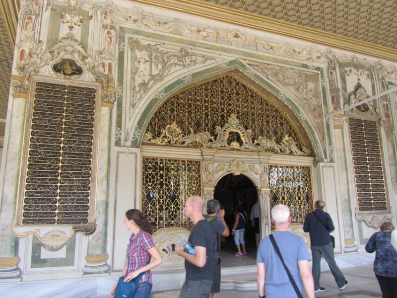 Istanbul: Topkapi, Hagia Sophia and Basilica Cistern Tour - Practical Tips for Your Tour