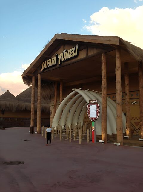 Istanbul: Vialand Lunapark Transfer w/ Optional Tour Guide - Who Is This Tour Best For?