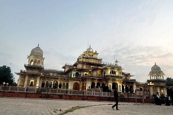 IWT -Comfortable 1 day Jaipur Train Trip (First of its kind) - Arrival and Guided Exploration