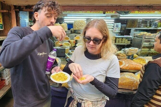 IWT eating/walking tour&certified cooking workshop - Discover the Flavorful World of Indian Food with the IWT Cooking & Eating Tour in Delhi