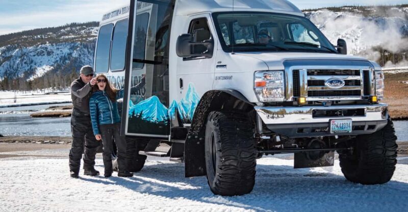 Jackson: Yellowstone Snowcoach Tour to Old Faithful - A Glimpse into the Experience