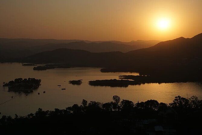 Jagmandir Island And Sunset Boat Ride On Lake Pichola, Udaipur Without Guide - Who Should Consider This Tour?