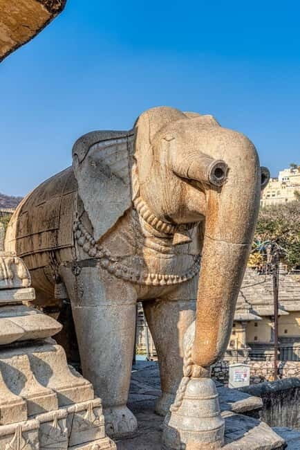 Jaipur: Amber Fort, Stepwell & Blind Love Temple Guided Tour - Spiritual and Artistic Highlights: Jagat Shiromani Temple