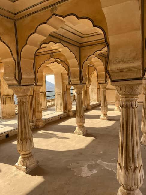 Jaipur: Forts & Folk Tales Evening with Rooftop Dinner - Discovering Jaipur’s Forts and Palaces