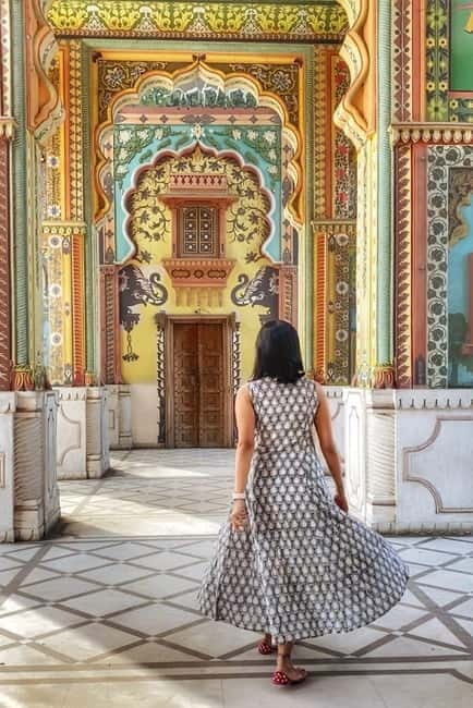 Jaipur: Full Day City sightseeing with Car, Guide & Lunch - Authentic Indian Lunch & Scenic Water Views at Jal Mahal