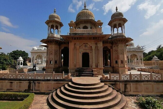 Jaipur Full-Day Tour by Car with Govt Guide - FAQ