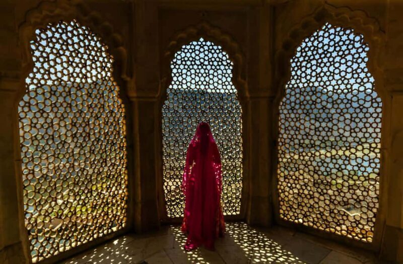 Jaipur Full Day Tour with Pickup & Drop-off in Agra or Delhi - Hidden Gems: Panna Meena Ka Kund and Jal Mahal