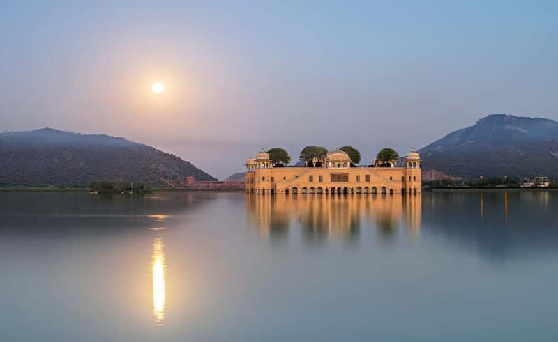 Jaipur Full Day Tour with Pickup & Drop-off in Agra or Delhi - Jaipur’s Royal Heritage: City Palace & Jantar Mantar