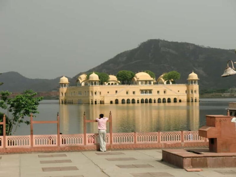 Jaipur: Half-Day Amer Fort, Jal Mahal & Stepwell Tour - The Serenity of Jal Mahal