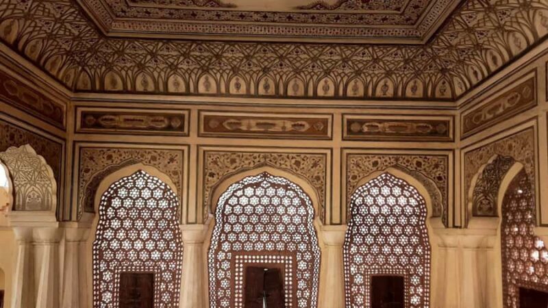 Jaipur: Hawa Mahal, Palace Guided Tour with Entry Ticket - Who This Tour Is Best For