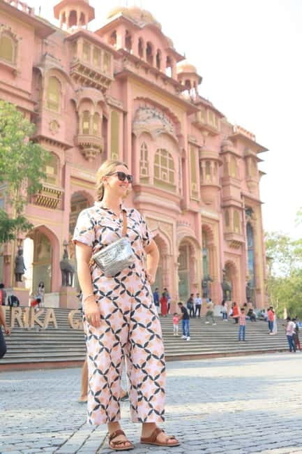 Jaipur: Patrika Gate Professional Photoshoot with Local - Key Points