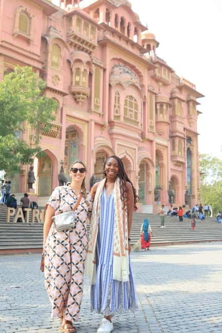 Jaipur: Patrika Gate Professional Photoshoot with Local - A Closer Look at the Experience