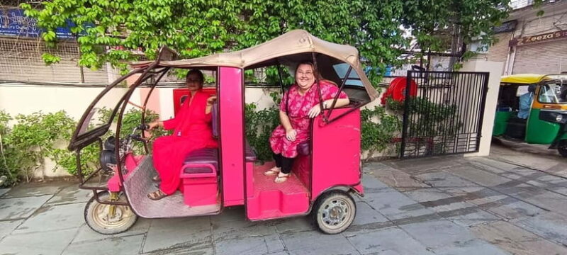 Jaipur Private City Tour with a Women-Driven E-Rickshaw Ride - Tour Breakdown and Itinerary