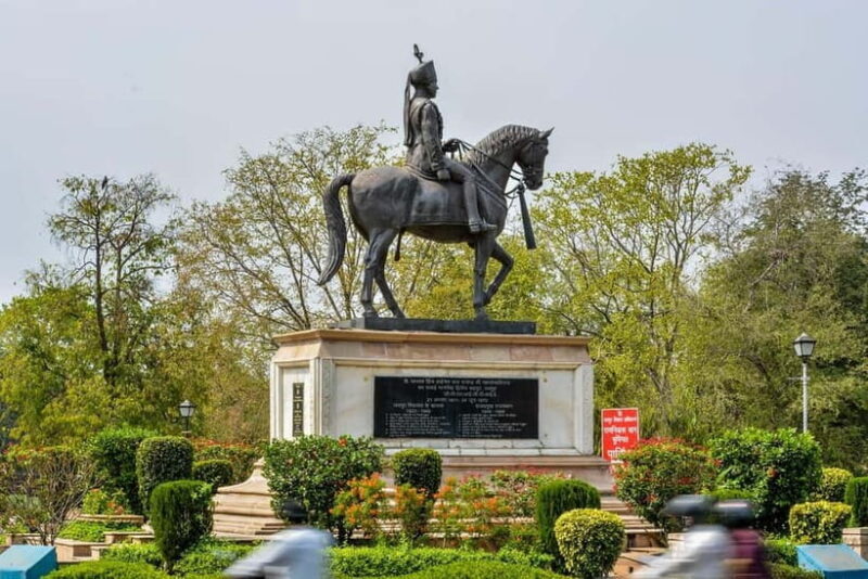 Jaipur: Private City Tour with Car, Guide, Tickets & Lunch - Exploring Jaipur: The Private City Tour with Car, Guide, Tickets & Lunch