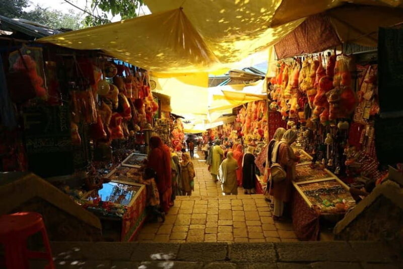 Jaipur: Private Local Shopping Tour with Pickup & Guide - Key Points