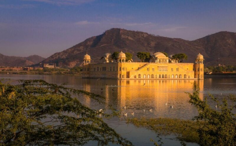 Jaipur Sightseeing by Tuk-Tuk: Temples, Palaces & Markets - Amber Fort: Majestic and Photogenic