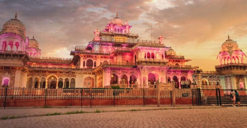 Jaipur Sightseeing by Tuk-Tuk: Temples, Palaces & Markets - Jal Mahal: Serenity on the Water