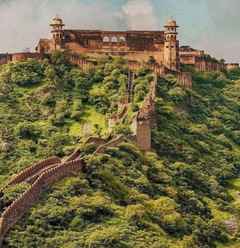 Jaipur: Stepwell, Amber, Jaigarh, Nahargarh Forts & by Jeep - Exploring Jaipur’s Forts & Stepwell by Jeep: An Adventure for Curious Travelers