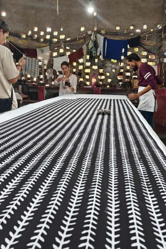 Jaipur: Tuk Tuk Shopping Tour with Art Workshops and Pottery - Culinary Break and Local Flavors