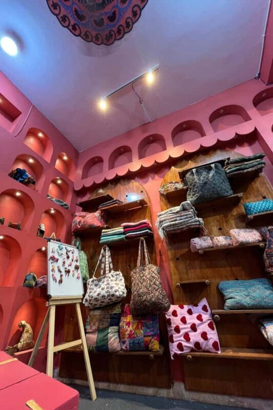 Jaipur: Tuk Tuk Shopping Tour with Art Workshops and Pottery - Who Will Appreciate This Tour?