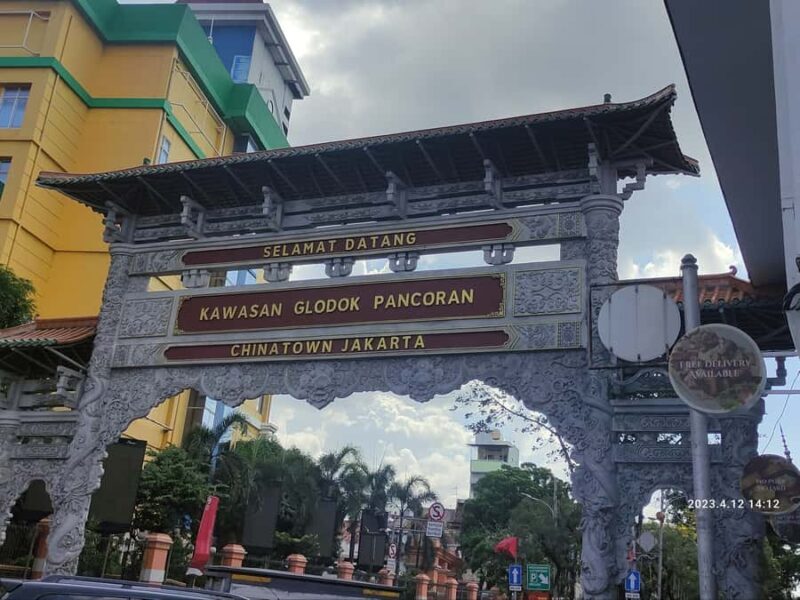 Jakarta: Highlights Capital City with Canal Boat Tour - Transportation and Group Size