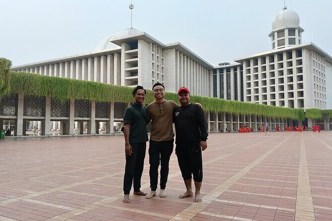 Jakarta Night Tour with Dinner at Café or Food street - FAQ