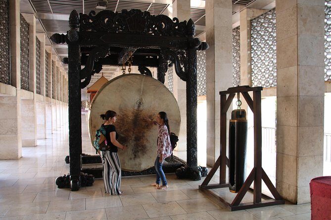 Jakarta Private City Tour with Obama School visit - Visiting Glodok Chinatown