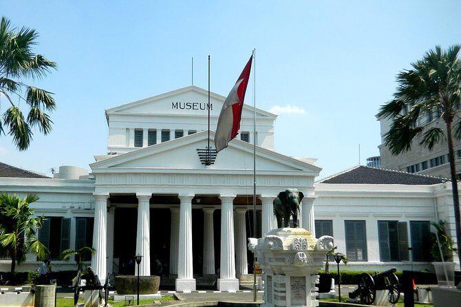 Jakarta Private Tour Multi Language ( With Lunch ) - FAQ