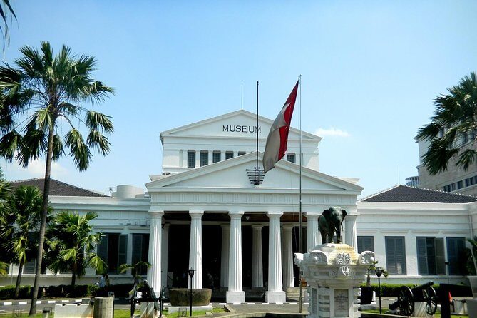 Jakarta : Private Tour with Lunch ( Custom ) - FAQ