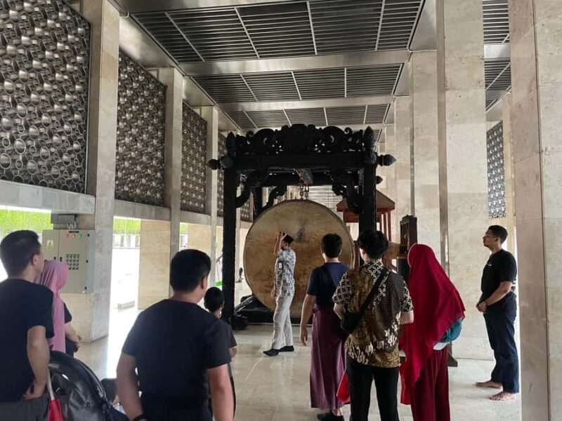 Jakarta Social and Political Walk - An In-Depth Look at the Jakarta Social and Political Walk