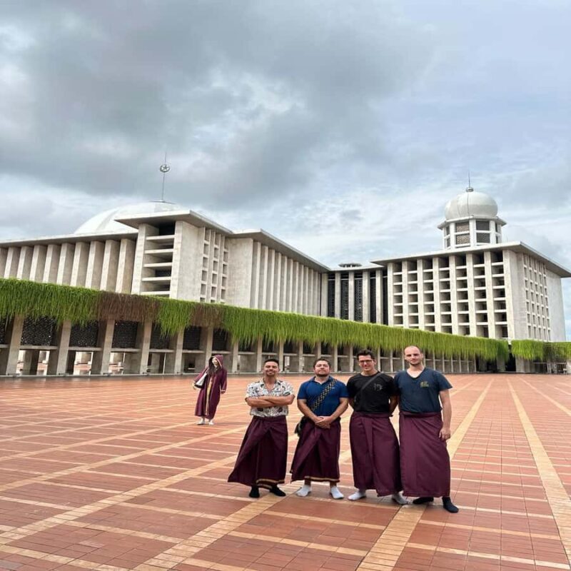 Jakarta Walking Tour: Explore Jakarta as the Locals do - What to Expect from the Guides