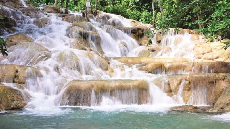 Jamaica: Bob Marley, Dunn's River Falls and Luminous Lagoon - Key Points