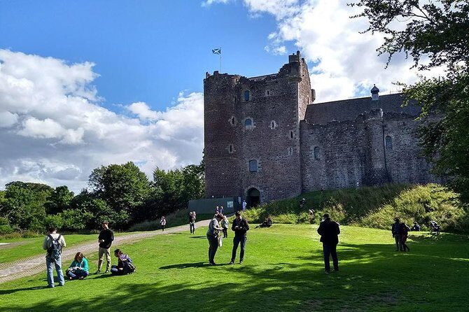 Jamie Fraser Outlander tour to Lallybroch tours Edinburgh - The Transport and Comfort