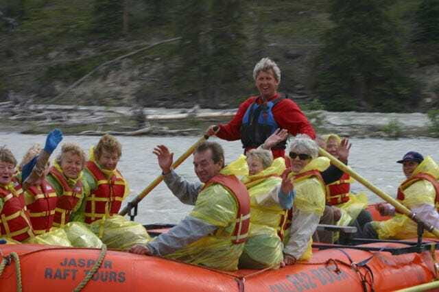 Jasper: Jasper National Park Easy 2-Hour Rafting Trip - The Guide and Group Experience
